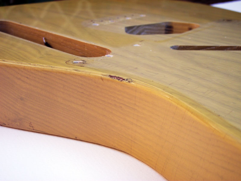 Lower body edge showing crazed lacquer – Manchester Guitar Tech