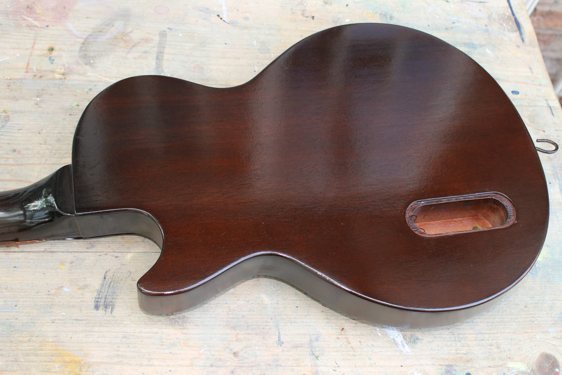 Clear Walnut Brown Nitrocellulose Lacquer Aerosol – Manchester Guitar Tech